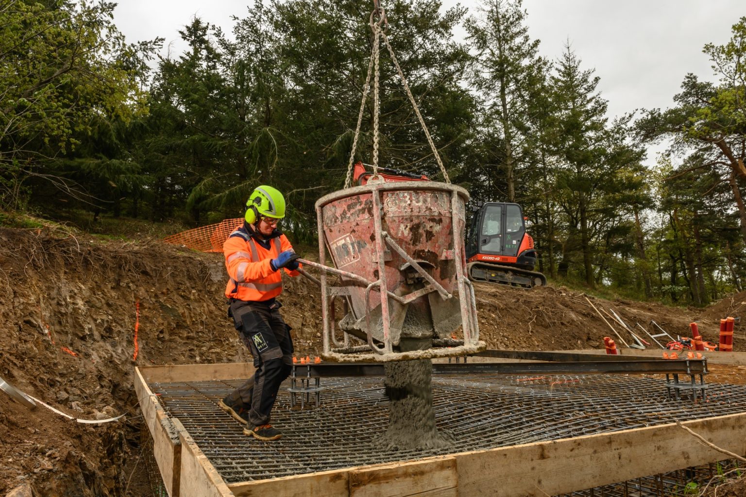 Travaux génie civil, massif pylônes, déploiement réseaux télécom - BETF